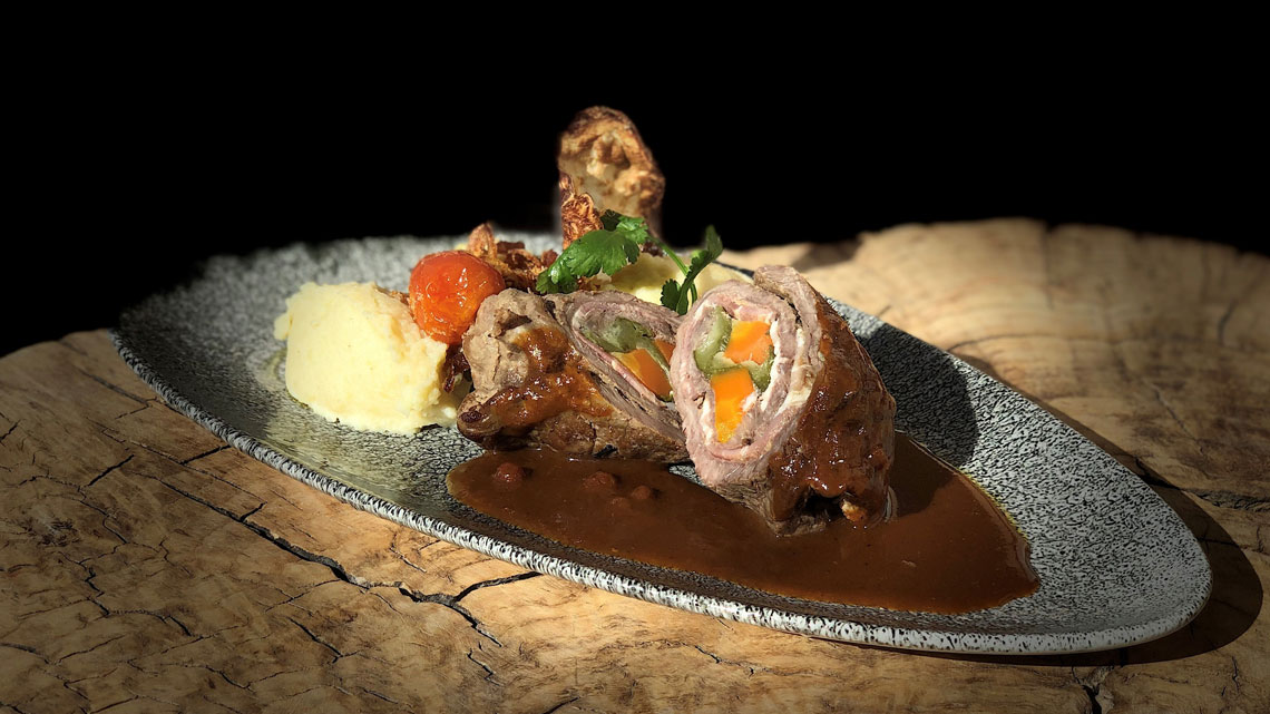 Rezept: Geschmorte Bio-Rinderroulade mit Erdäpfel-Selleriepüree